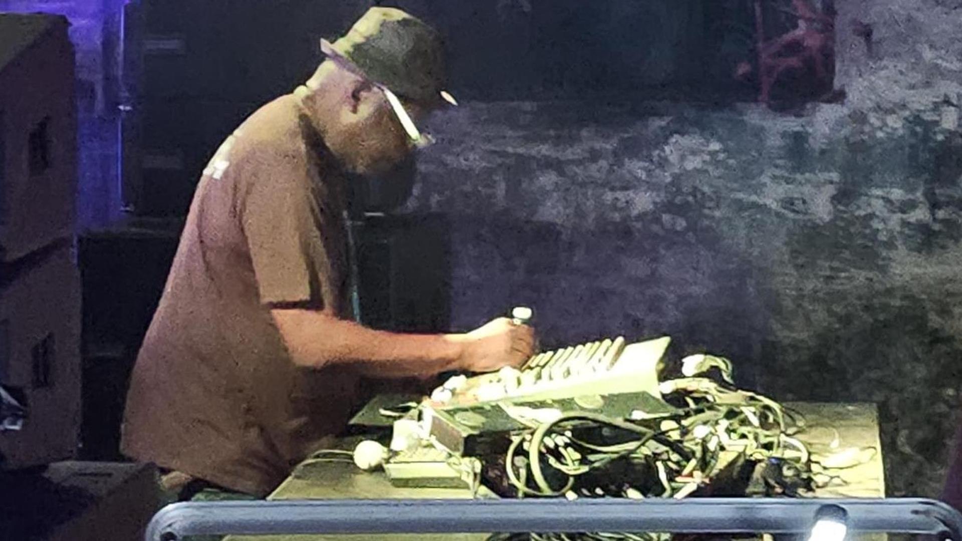Il Professore Matto sbriciola Marley con la platea adorante - La Stampa