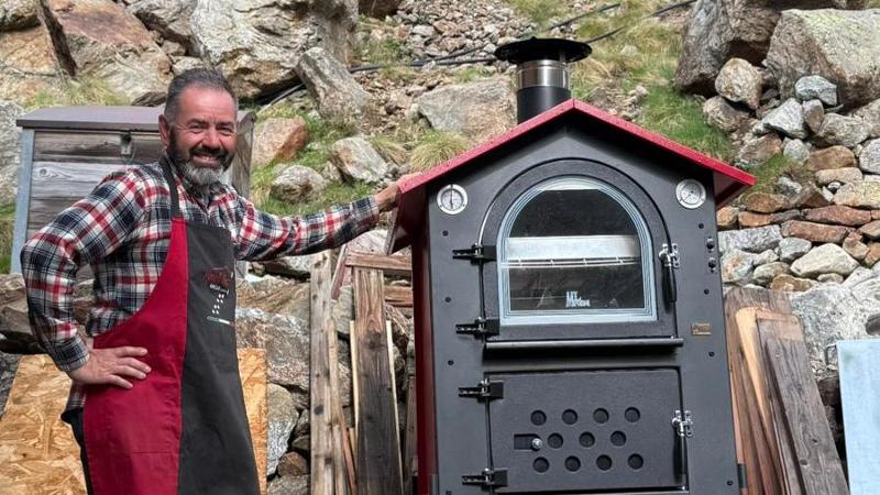 Quando al rifugio a 2350 metri si preparano nel forno pane, biscotti ...