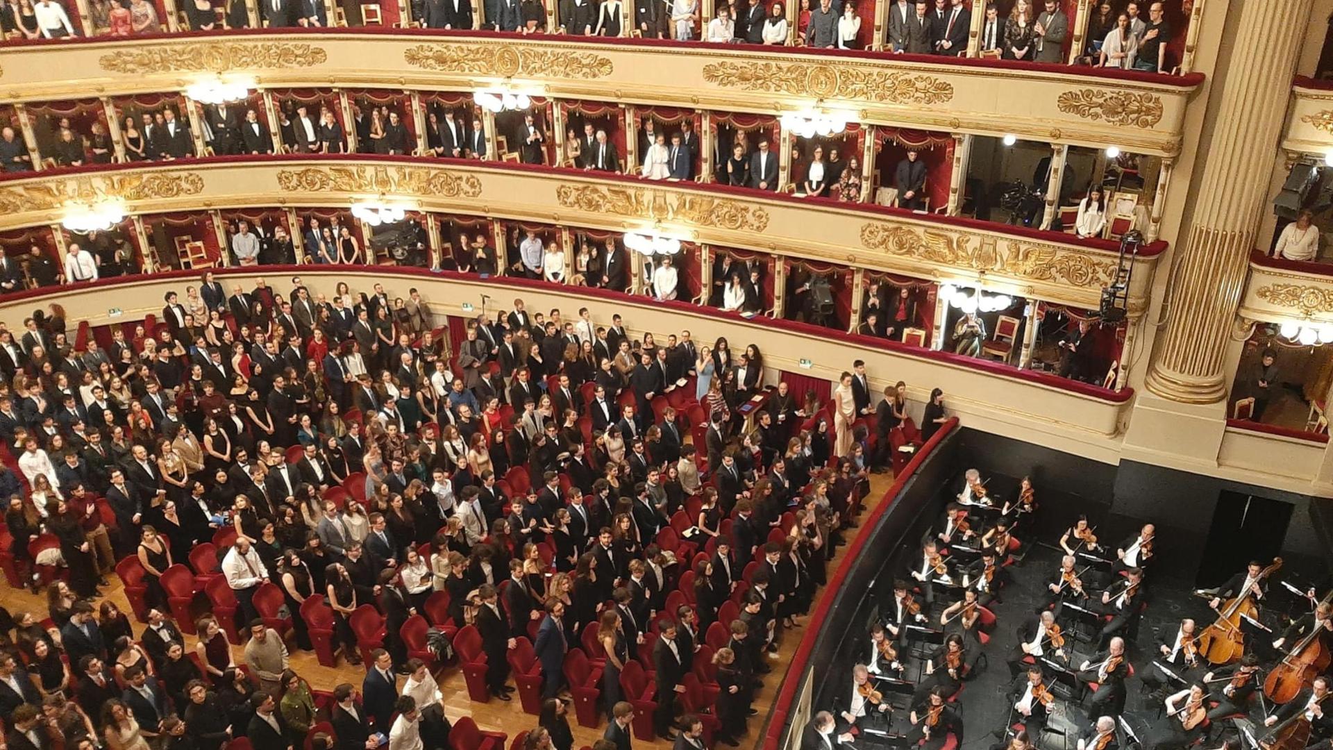 La Scala di Milano e la lunga storia del dress code ignorato - La Stampa