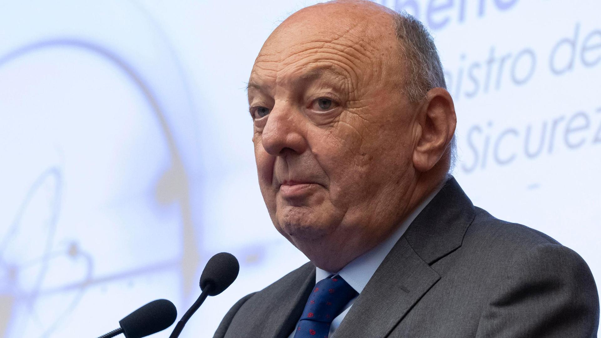 Pichetto Fratin dice "che stronzetta" a una giornalista, poi le scuse ...