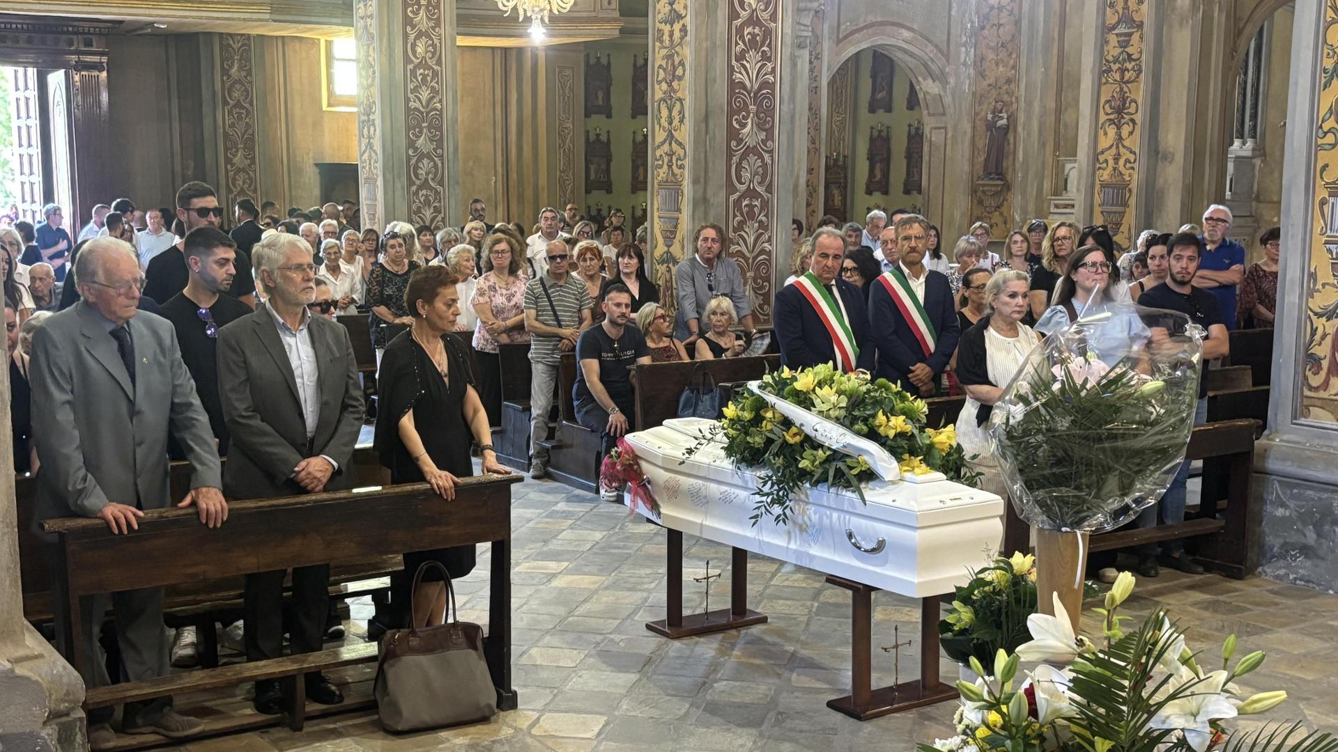 Jacopo Peretti, i funerali della vittima dell'esplosione a Torino in ...
