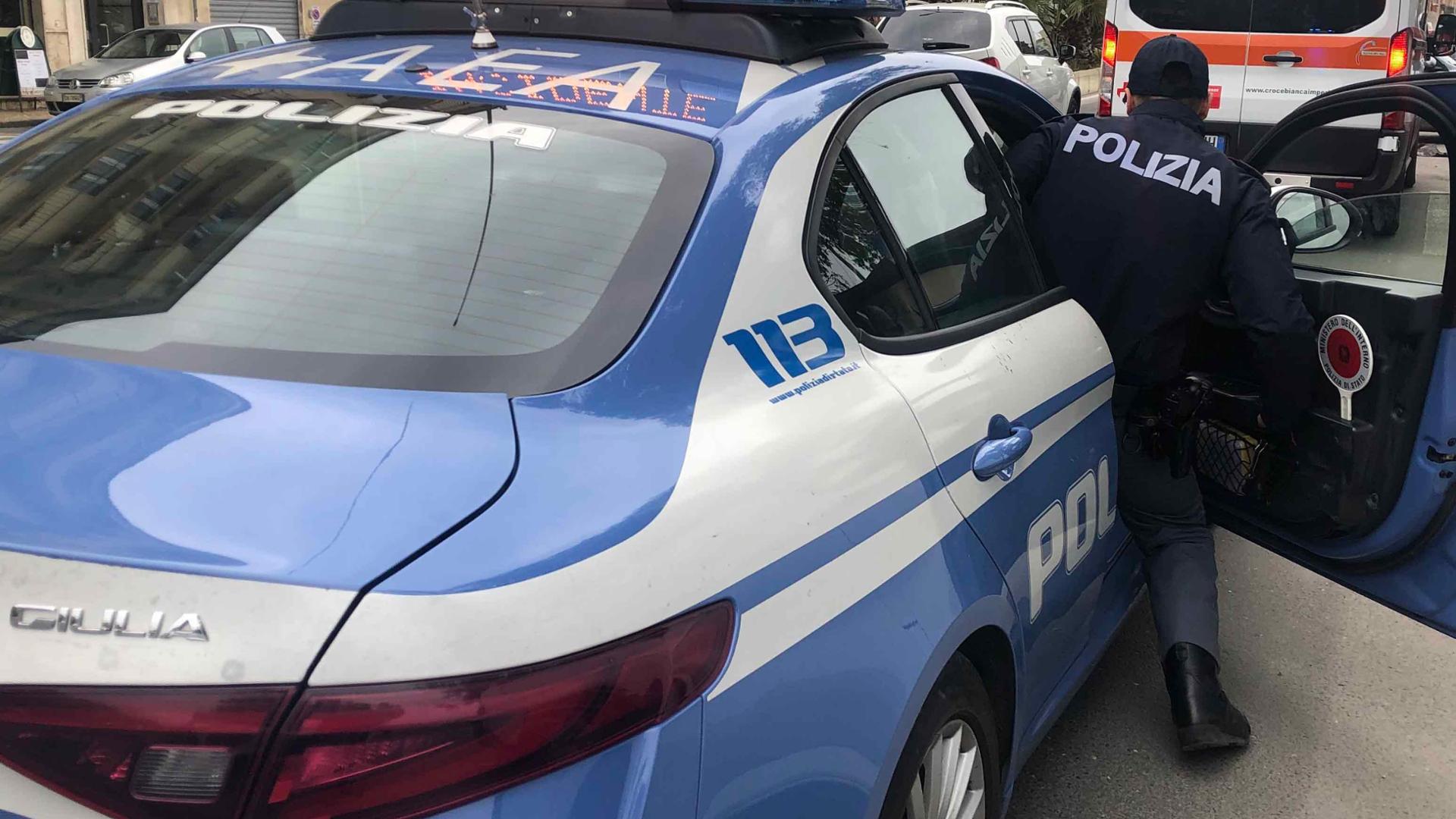 Paga un succo di frutta ma nello zaino ha 550 euro di alcolici: donna ...