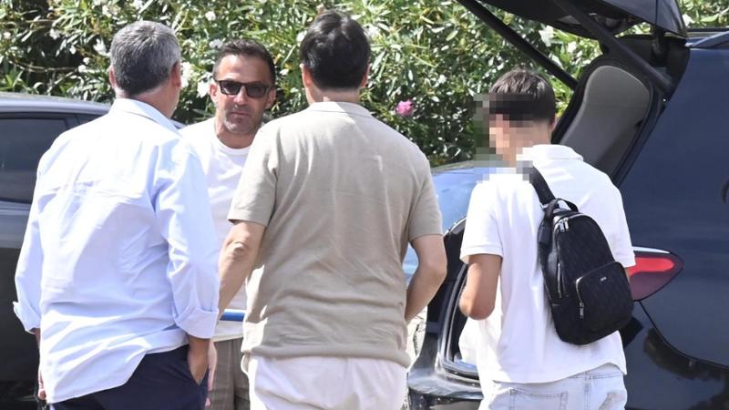 Papà Alessandro Del Piero accompagna il figlio Tobias al primo raduno a ...