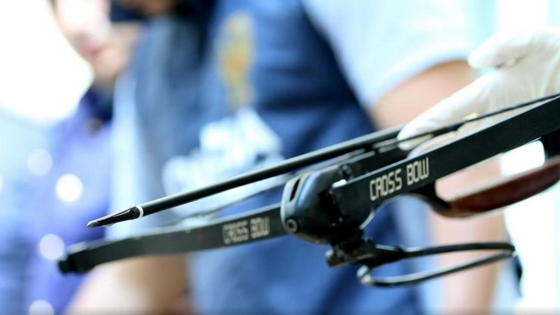 Ancona, 64enne trovato in casa con una freccia nel cranio - La Stampa