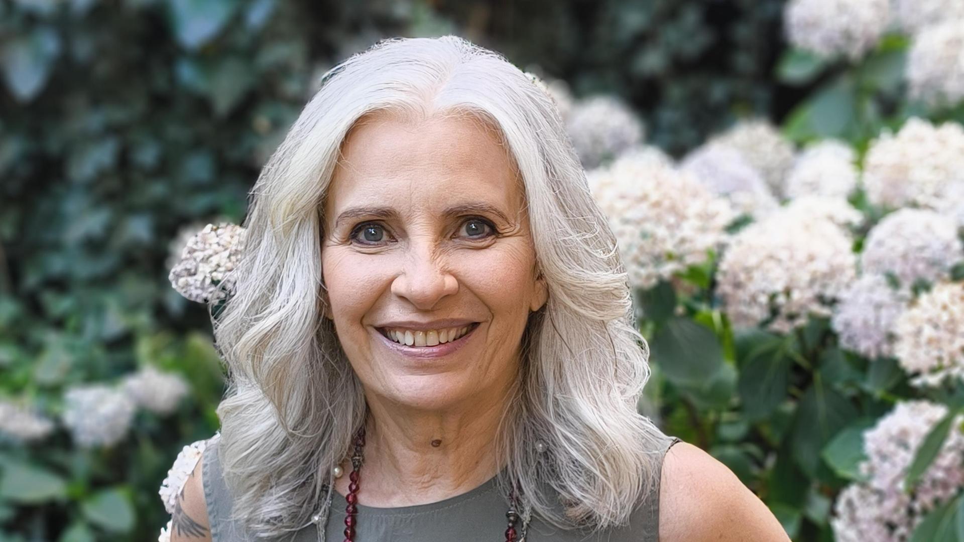 Ostinazione e sentimento: Anna Pavignano firma Come sale sulla pelle ...