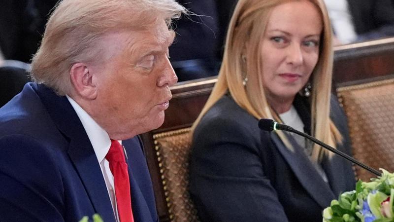 Meloni-Trump, fuori onda contro i giornalisti: critiche e bufera ...