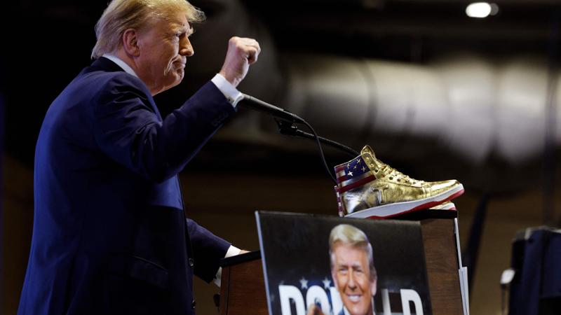 Trump e suoi cappellini, da Make America Great Again a Trump aveva ...