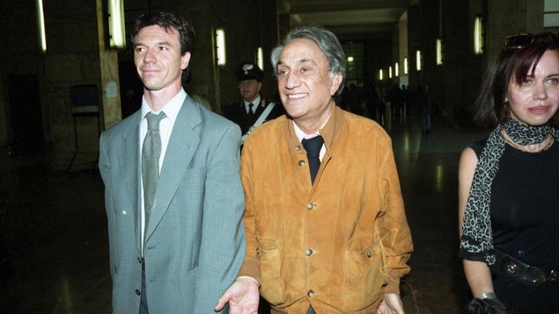 Il bunga bunga, la tentata estorsione: Emilio Fede e quei guai con la ...