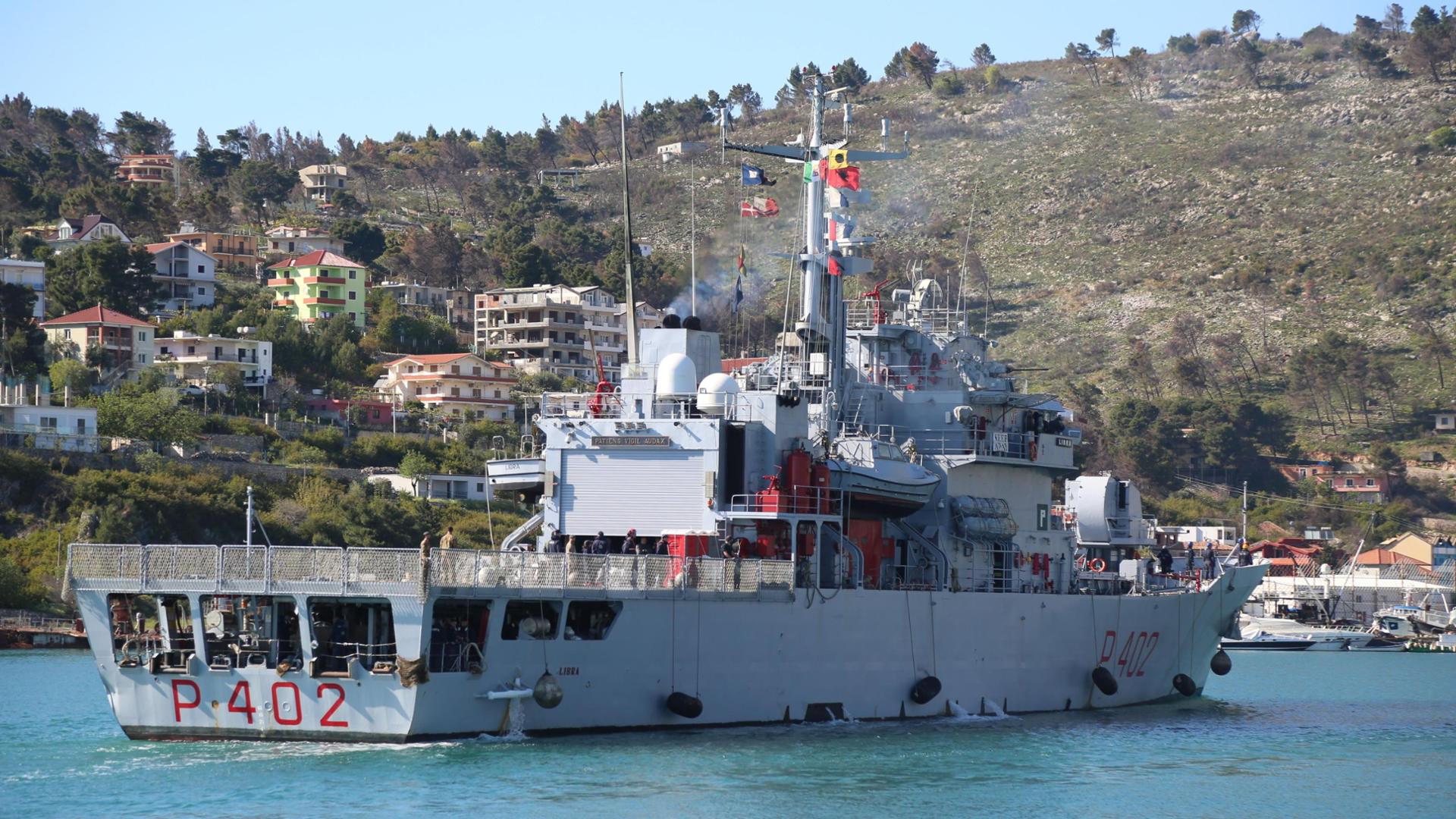 Migranti, l’Italia regala la nave “Libra” all’Albania. E paga 1,6 ...