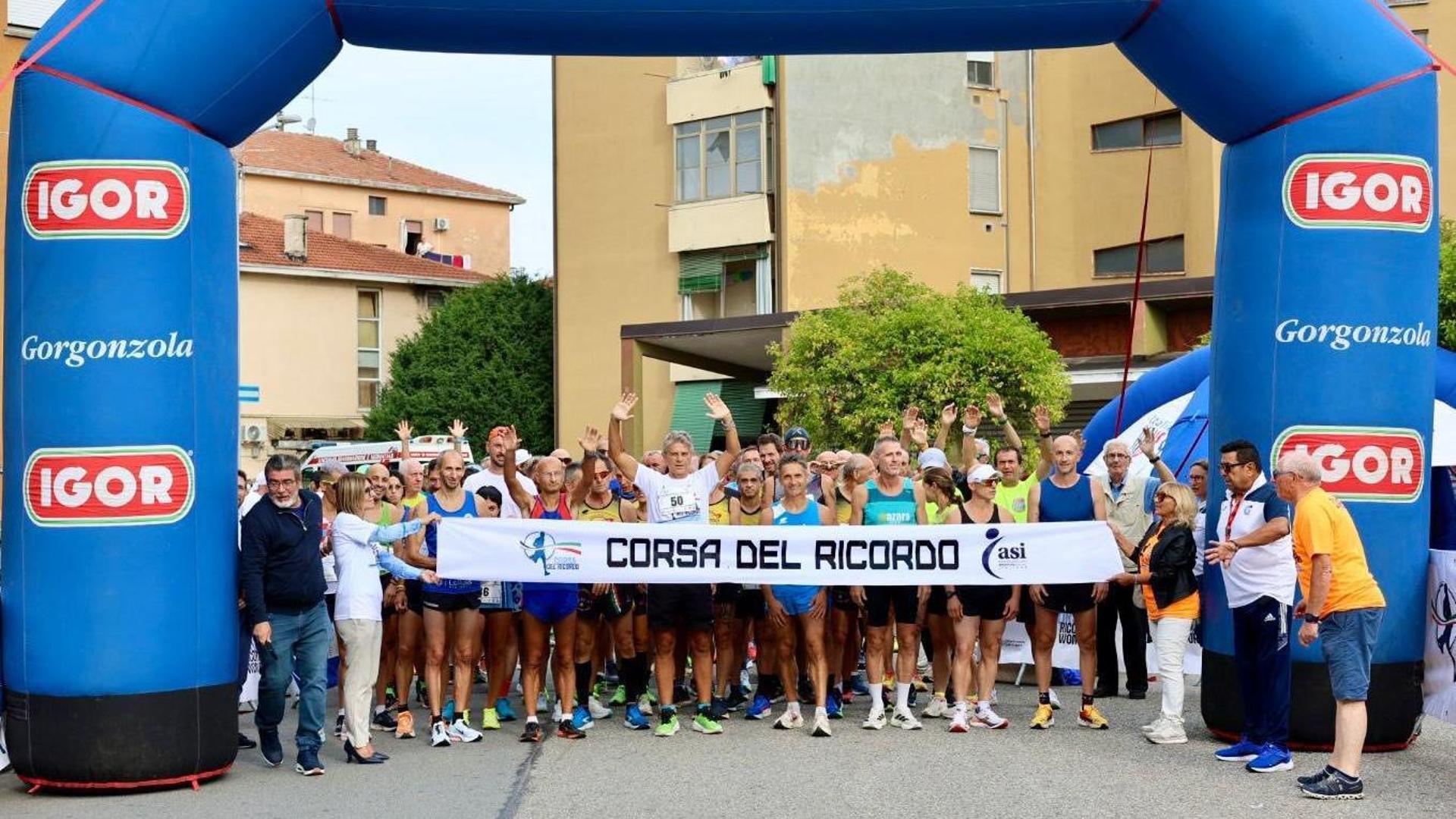 La “Corsa del ricordo” a Novara vinta da Andrea Perinato - La Stampa