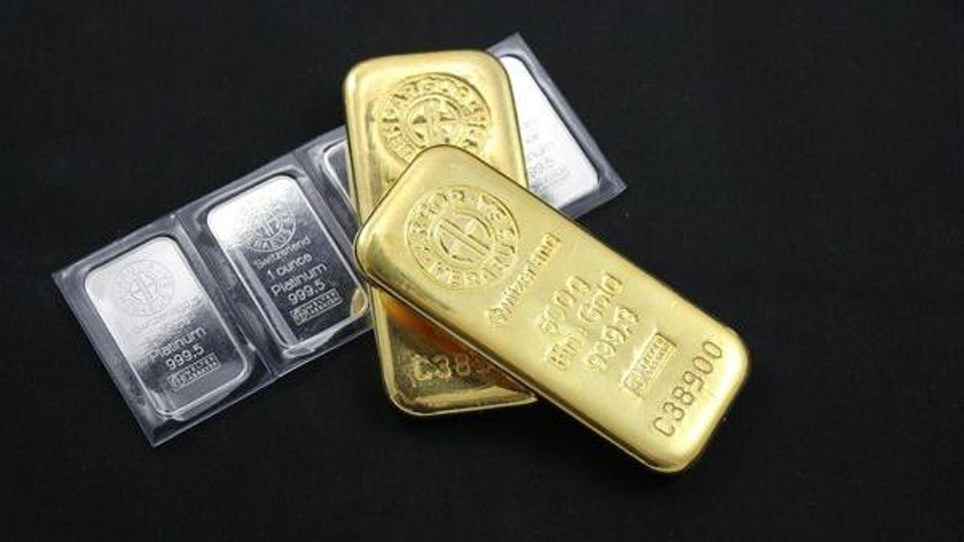 Oro e argento, le quotazioni scendono. Ma per gli esperti c'è ancora ...