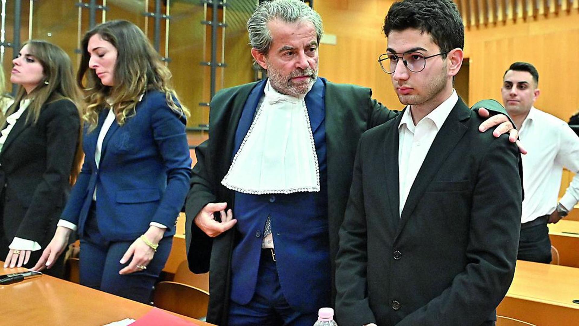 Uccise il padre violento, Alex Cotoia assolto in Cassazione: “La mia vita ricomincia” - La Stampa