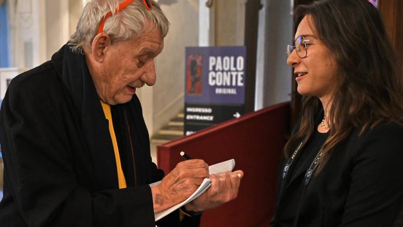 Nel primo giorno di apertura della mostra “Original” Paolo Conte ...