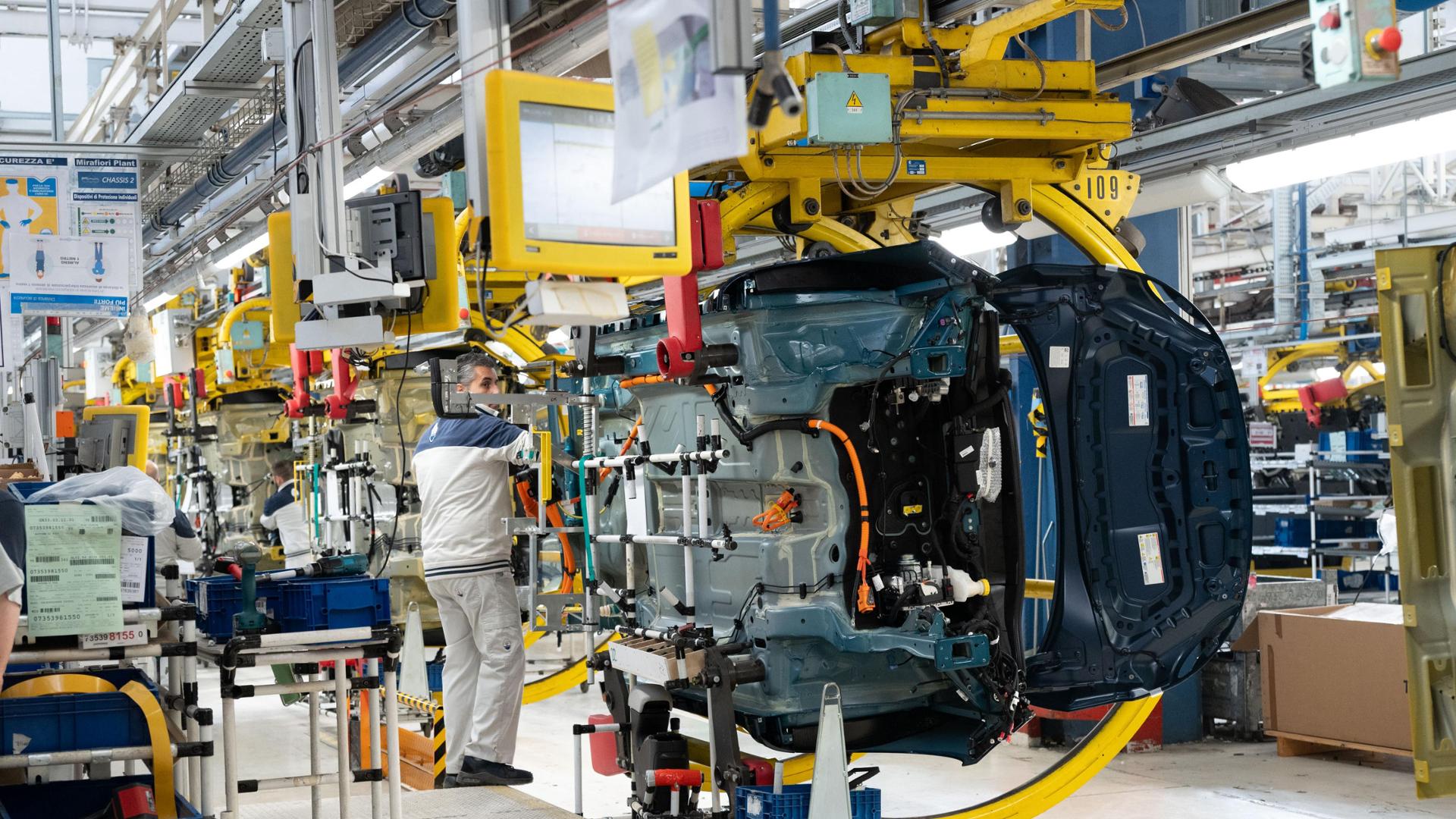 Il futuro di Mirafiori: auto piccole, batterie e riciclo. I sindacati ...