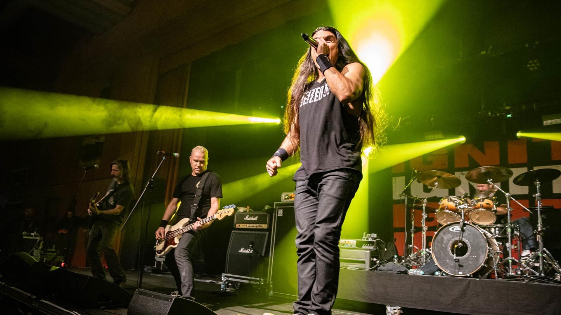 La punk band che gira il mondo è la prima in città degli Ignite - La Stampa