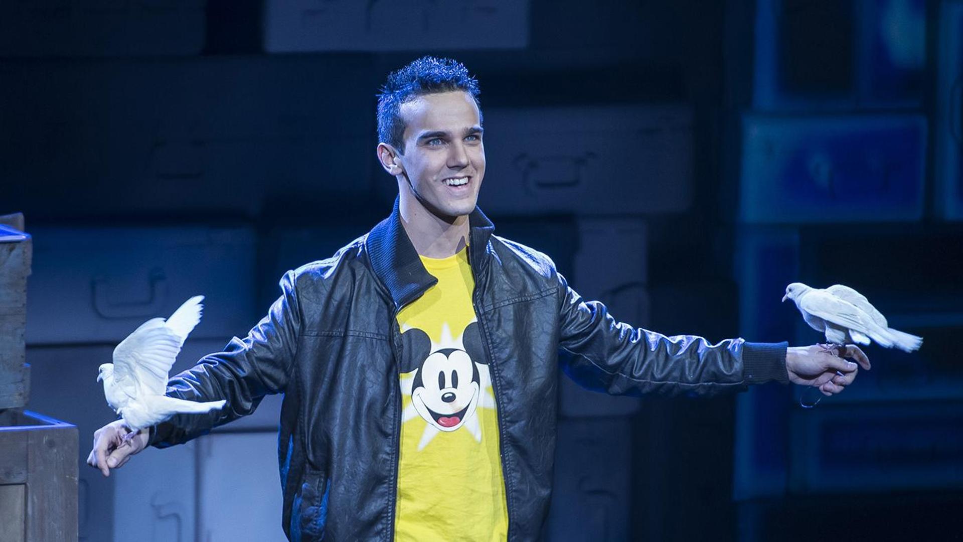 A Cossato l’one man show dell’illusionista Luca Bono - La Stampa