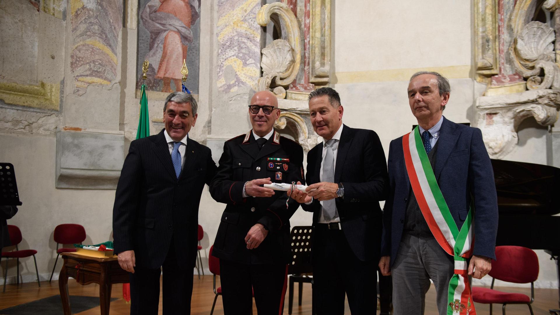 La consegna delle onorificenze in prefettura agli "eroi della ...