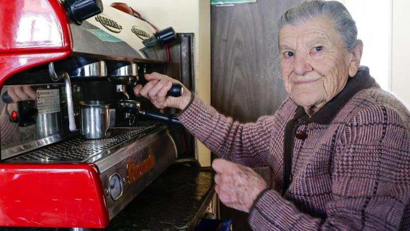 La barista del Lago Maggiore a 101 anni è testimonial di Milano e ...
