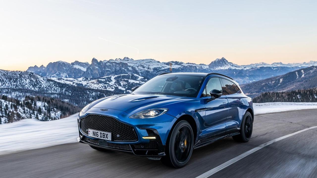 James Bond va sulla neve: nuova Aston Martin DBX S - La Stampa