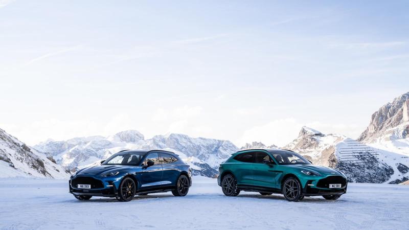 James Bond va sulla neve: nuova Aston Martin DBX S - La Stampa