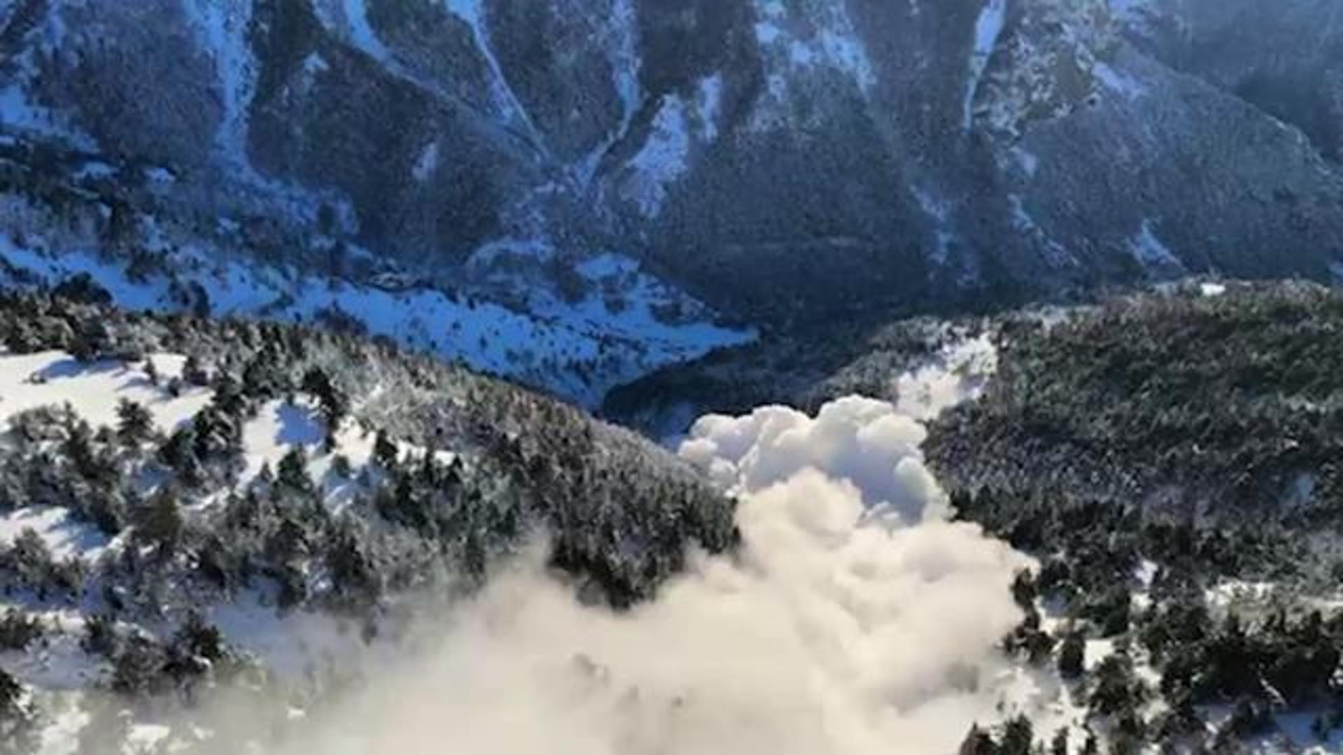 Il disgaggio valanghe sul versante francese del Tenda: ecco le ...