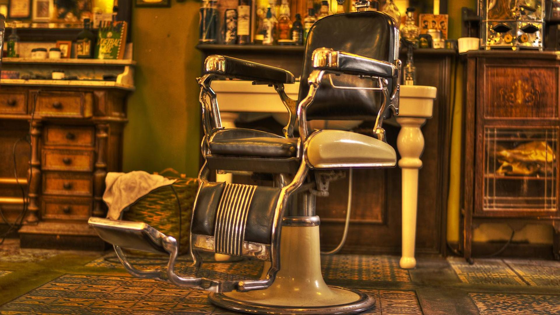 Sfruttavano otto irregolari nei barber shop di Trecate e Novara, a ...