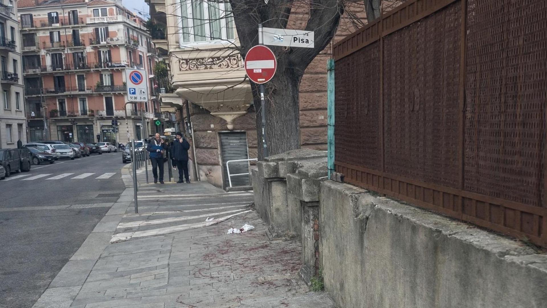 Paura in via Pisa, accoltella passante dopo un banale litigio - La Stampa