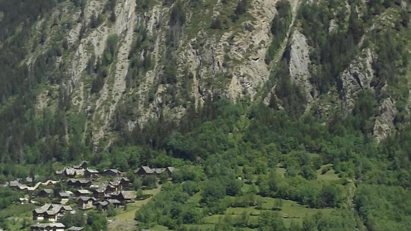 Rischio frana a Pré-Saint-Didier, sgomberati quattro condomini - La Stampa