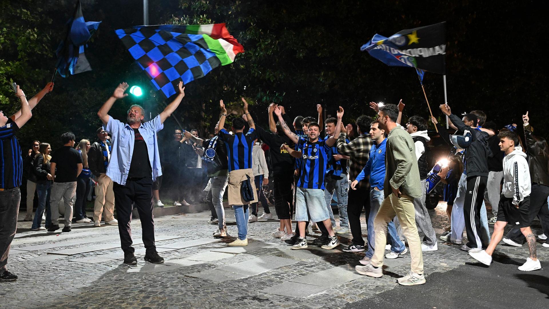 L'Inter vince il 21° scudetto: la festa nerazzurra nelle vie di ...