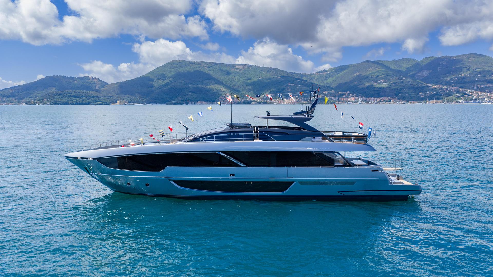 Battesimo del mare per il Riva 102 Corsaro Super del pilota Leclerc ...