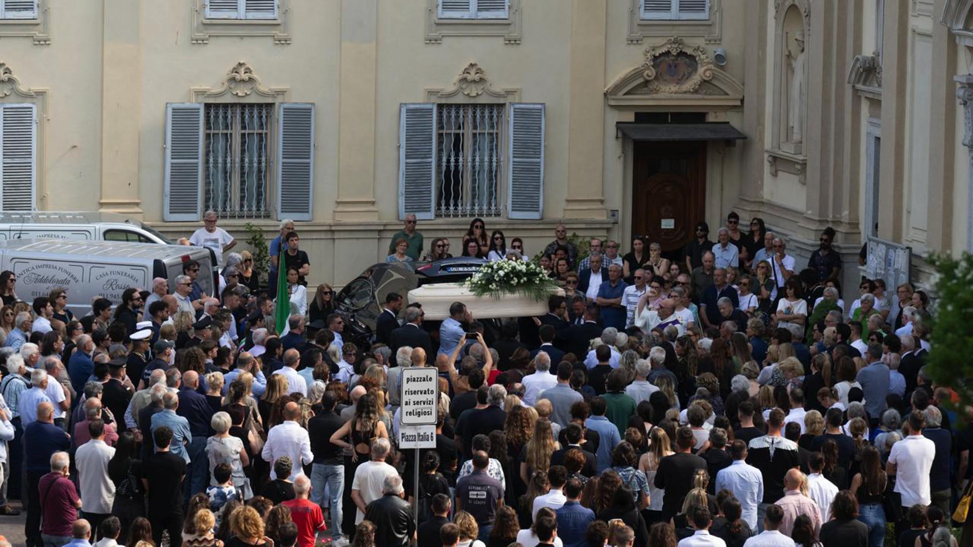 Muriel Oddenino, il funerale della biologa morta alle Maldive - La Stampa