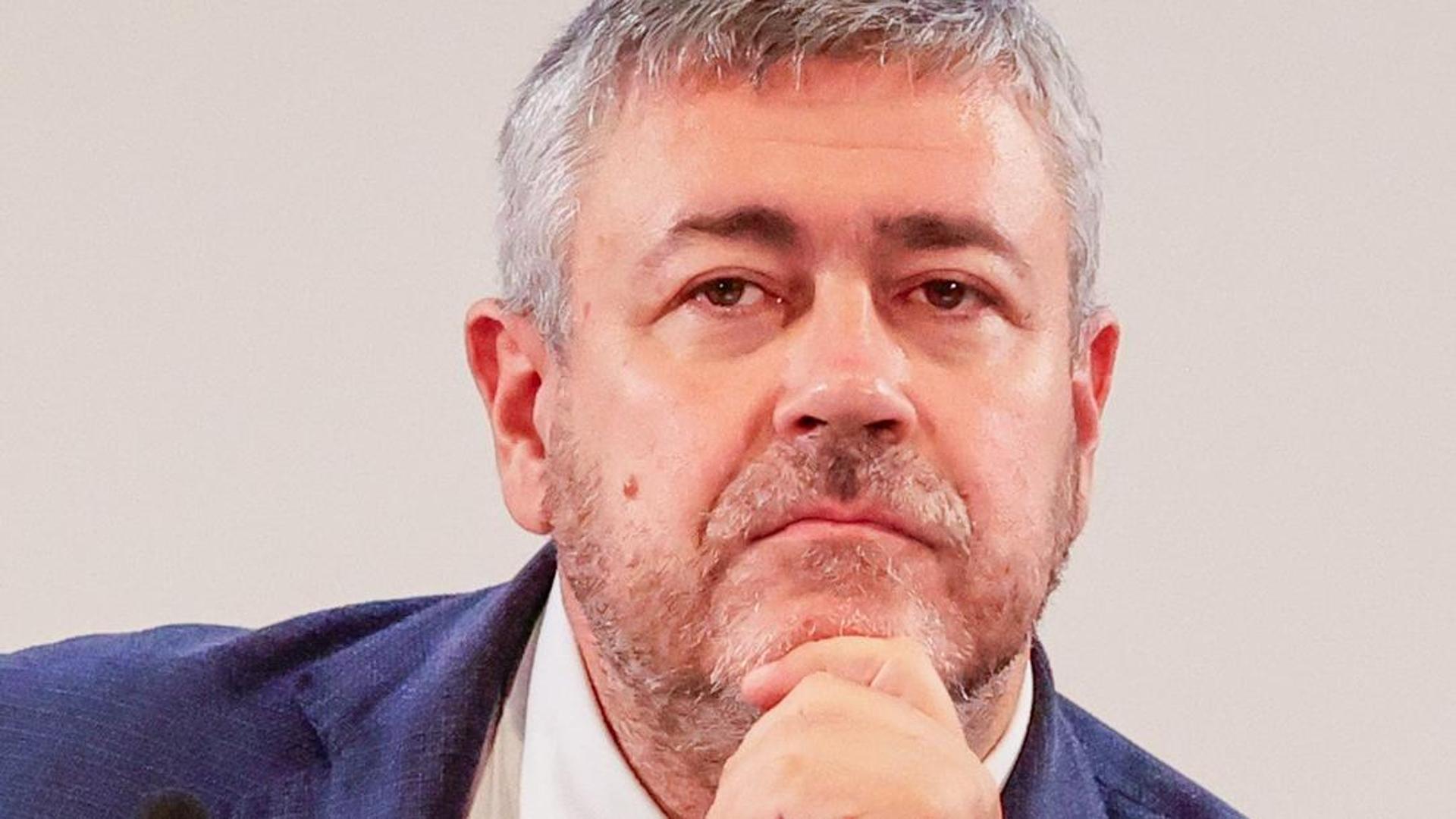 Si celebra la festa della Repubblica con la Costituzione in dono. Poi ...