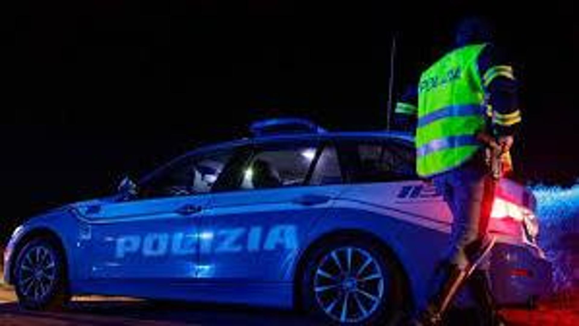 Paura nella notte a Calice: moto contro un palo, due feriti al Santa ...