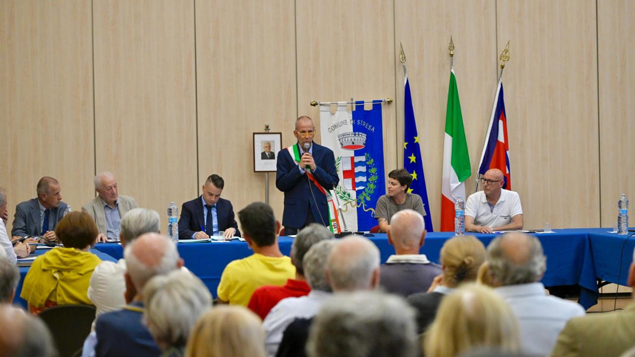 Stresa, il giuramento del sindaco Gemelli: "Abbiamo di fronte sfide da ...
