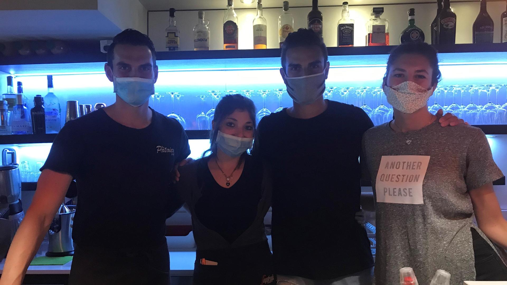 In Posa In Una Foto Con I Dipendenti Multa Di 400 Euro Al Titolare Di