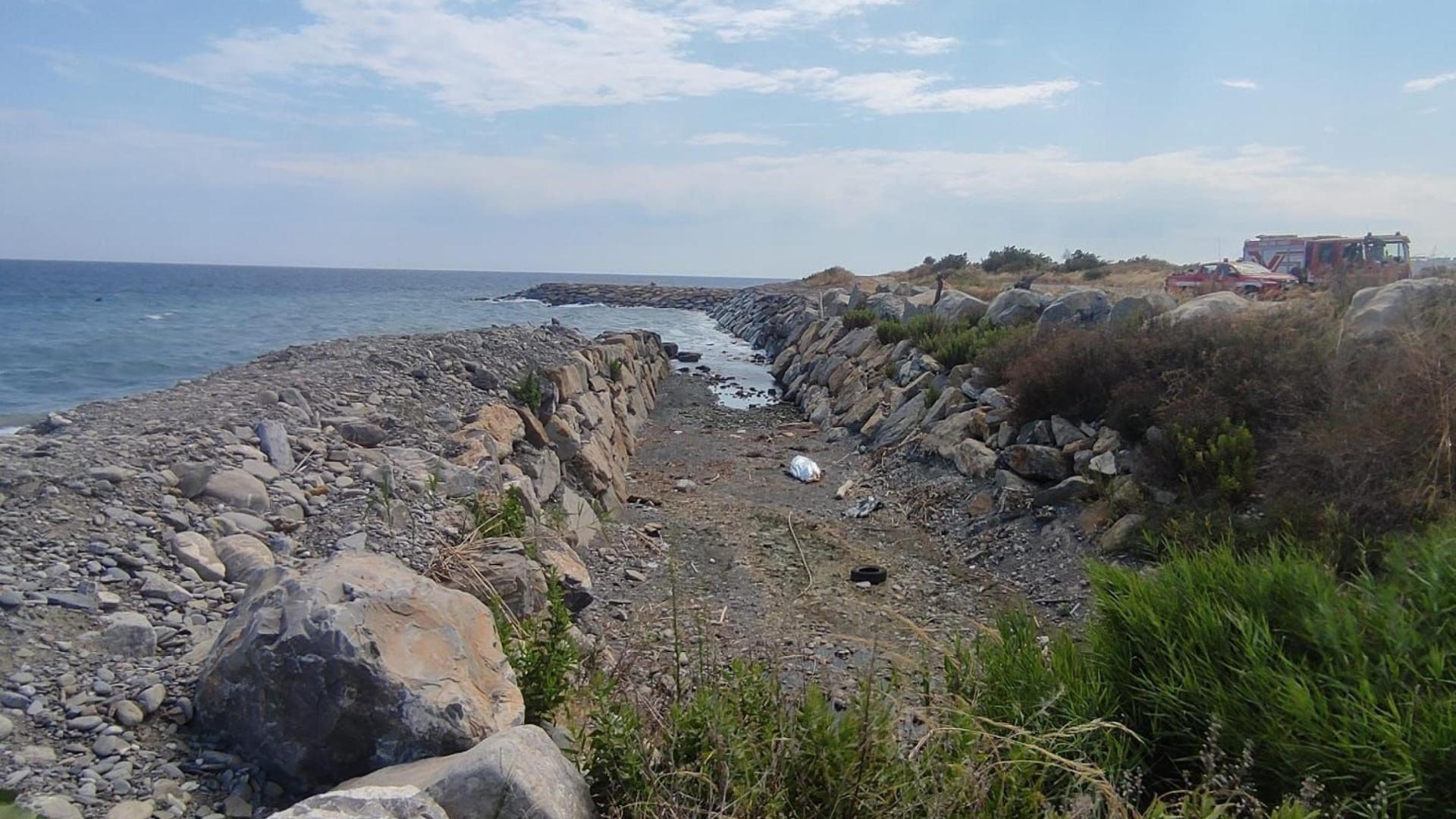 Vento lo spinge sugli scogli, muore kitesurfer a Imperia - Messaggero ...