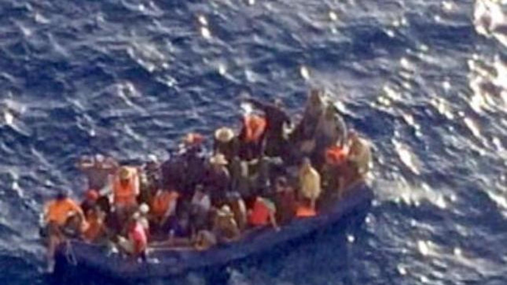 Carnival ship Freedom saved 30 haitians in a raft / VIDEO - The ...
