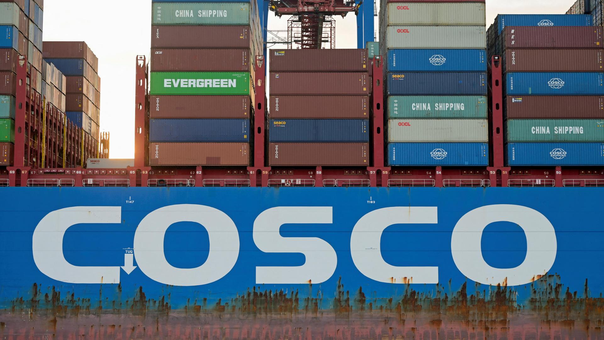 COSCO orders 12 ultra-large, green methanol containerships for $2.9B ...