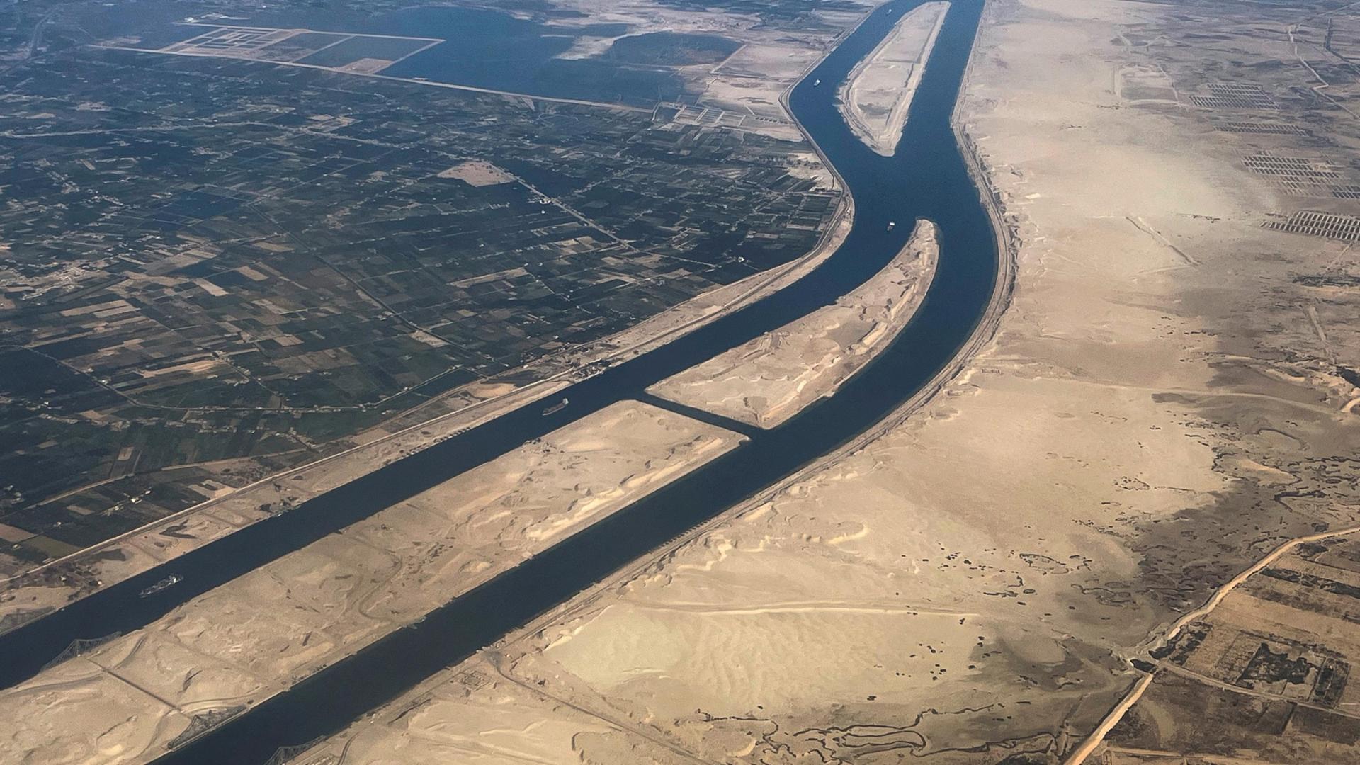 Egypt Suez Canal monthly revenue losses at around $800 million, Sisi ...